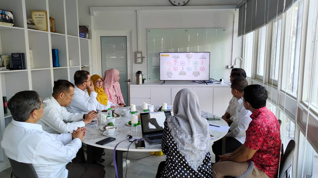 Welcome to UNGKU AZIZ CENTRE FOR DEVELOPMENT STUDIES
